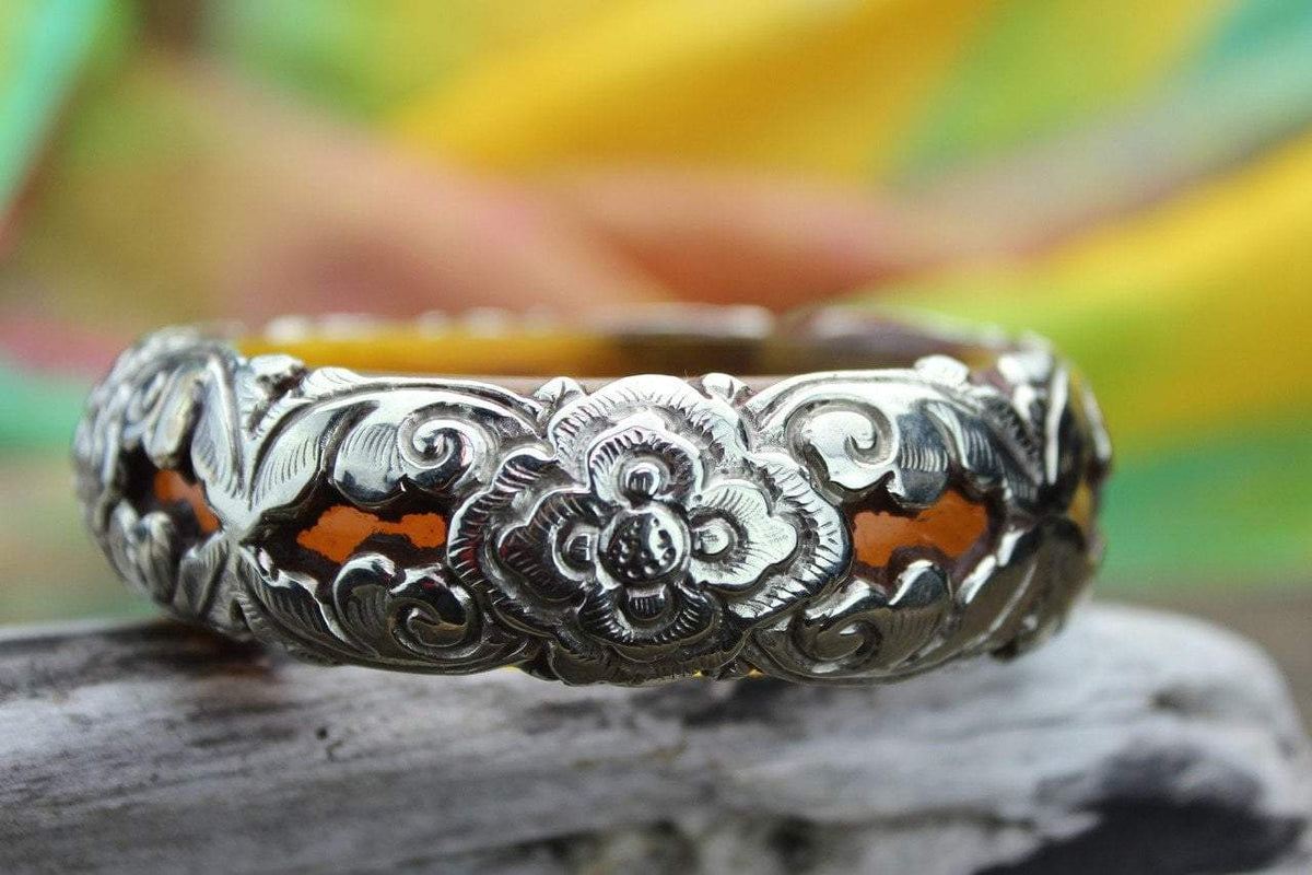 Large Tibetan Copal Lotus Bracelet - DharmaShop
