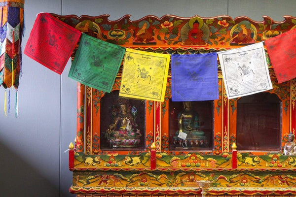 Windhorse Mantra Prayer Flags in English - DharmaShop